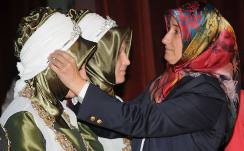 “19 HAFİZE TÖRENLE TAC GİYDİ”